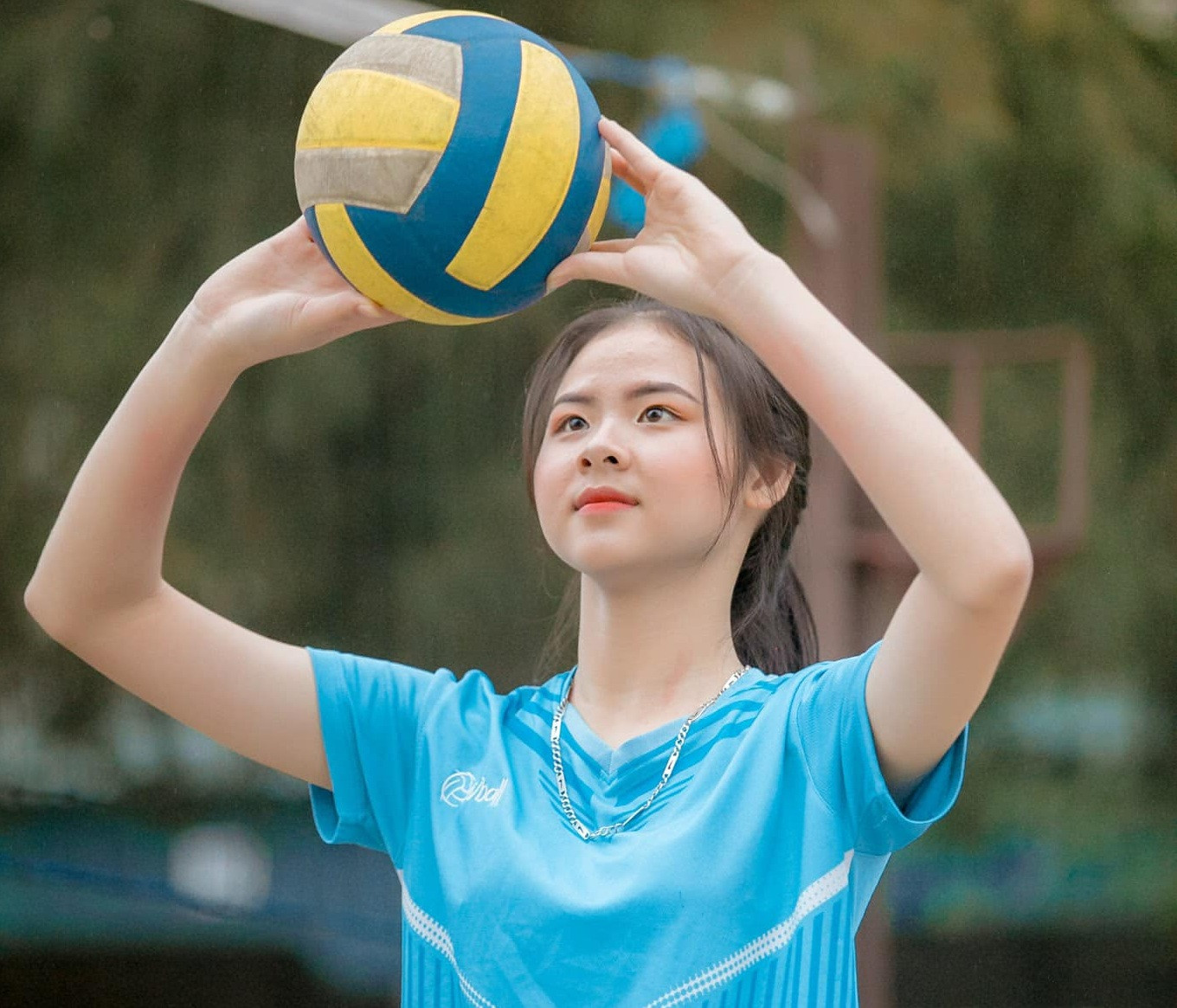 ‘hot Girl Sân Bóng Vạn Người Mê Ăn Ngủ Cùng Trái Bóng Tài Năng ‘đa Zi Năng 