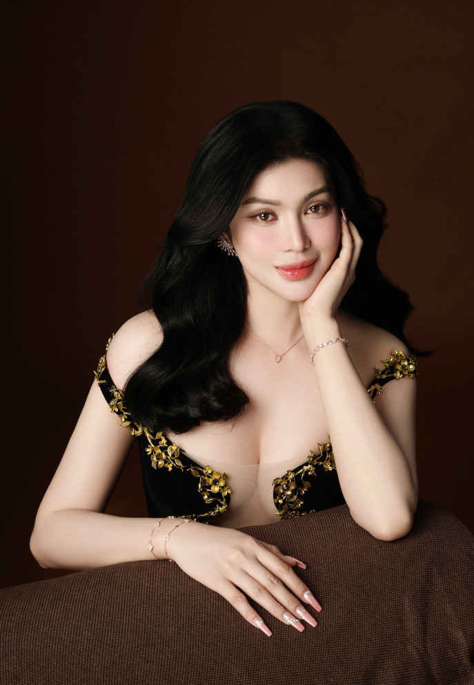 'Ngọc nữ bolero' Lily Chen ngày càng quyến rũ, lên chức ở tuổi 29