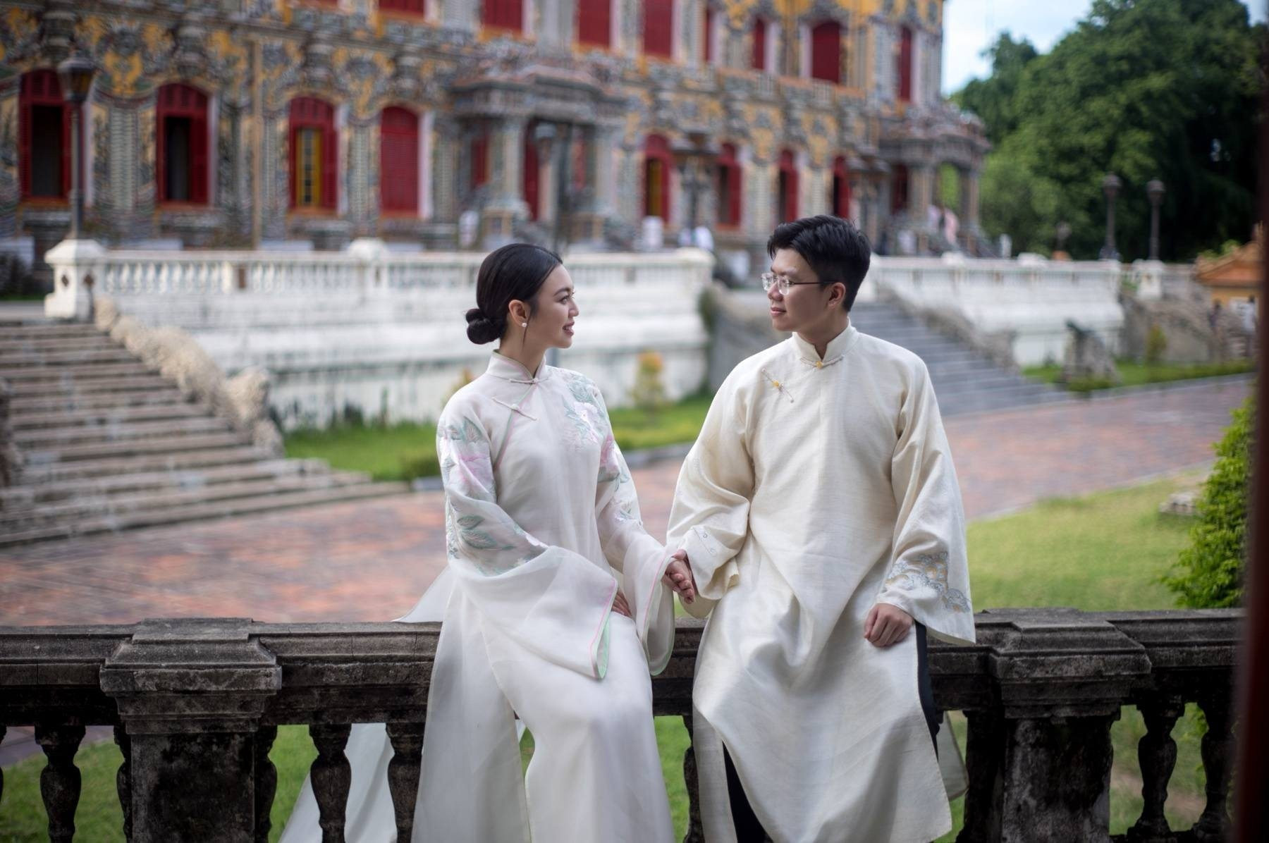 Ảnh cưới của em trai Phan Thành, 2 gia đình giàu có chung khung hình gây sốt