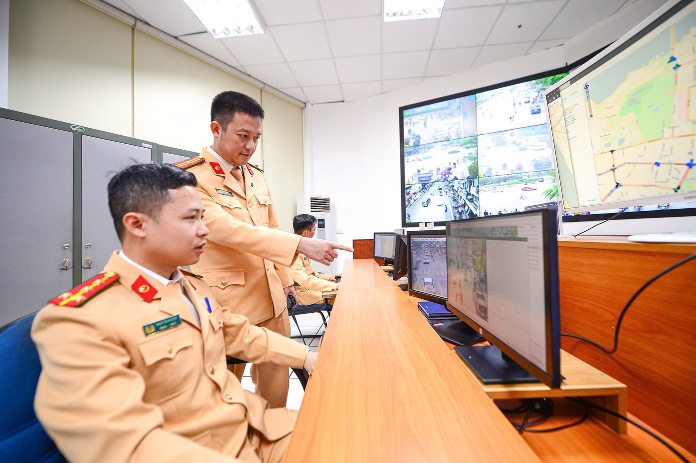 Cận cảnh hơn 1.800 camera AI 'phủ sóng' khắp Hà Nội sắp đi vào hoạt động