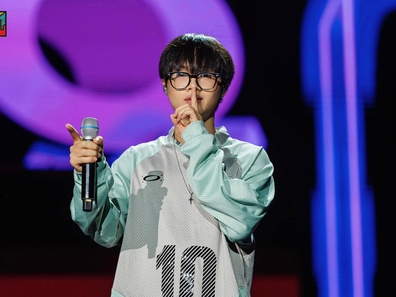 Rapper Low G không chụp ảnh với sinh viên Hà Nội gây tranh cãi