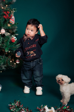 Con trai lai Tây nhà siêu mẫu Hà Anh đáng yêu trong bộ ảnh Giáng sinh