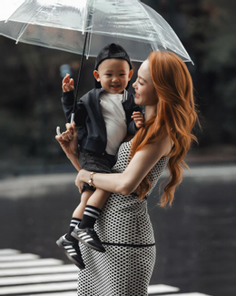 Con trai 2 tuổi của Minh Hằng bụ bẫm, diện đồ ra dáng 'thiếu gia nhí'