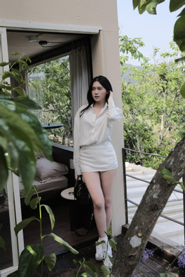 Tủ đồ 2 màu đen - trắng của vợ cầu thủ Nguyễn Thành Chung: Đơn giản mà sang