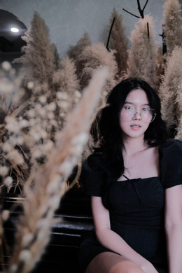 Tủ đồ 2 màu đen - trắng của vợ cầu thủ Nguyễn Thành Chung: Đơn giản mà sang