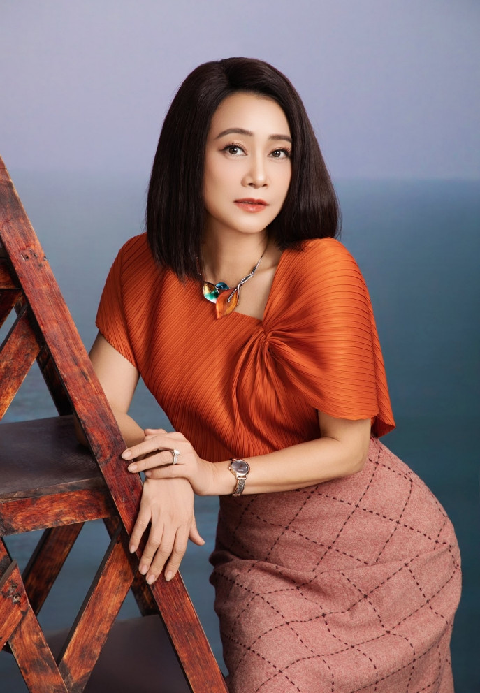 Diễn viên Tuyết Thu tuổi 54 viên mãn, được chồng cựu công an cưng chiều