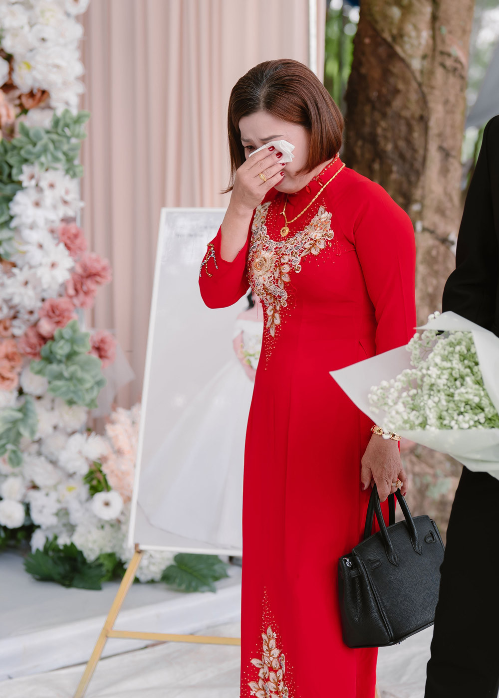 Đám cưới vắng cô dâu, chú rể Đắk Lắk một mình làm lễ khiến hai họ thương cảm