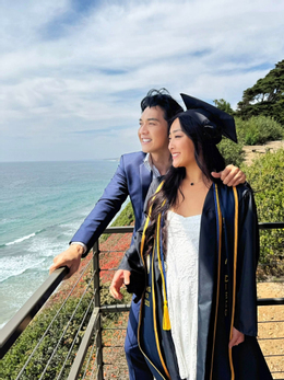 Chủ tịch nổi đình đám Trần Hùng Huy khoe con gái tốt nghiệp ĐH danh tiếng