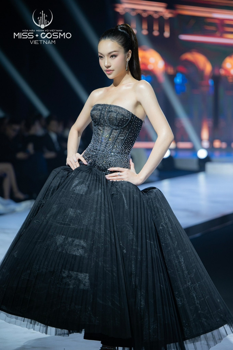 Vẻ gợi cảm của người đẹp sở hữu body đẹp nhất Hoa hậu Hoàn vũ Việt Nam 2025