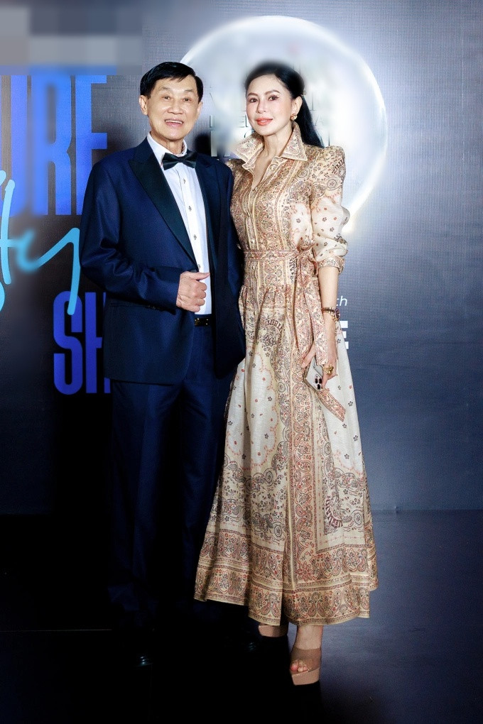 Mẹ chồng Tăng Thanh Hà U60 sở hữu nhan sắc 'đỉnh chóp' bên chồng tỷ phú