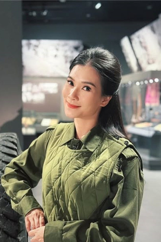 Chân dung BTV Khánh Trang vừa trở lại bản tin Thời sự 19h VTV