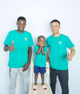 Phản ứng thành viên team châu Phi khi bị chỉ trích rời bỏ Quang Linh Vlogs