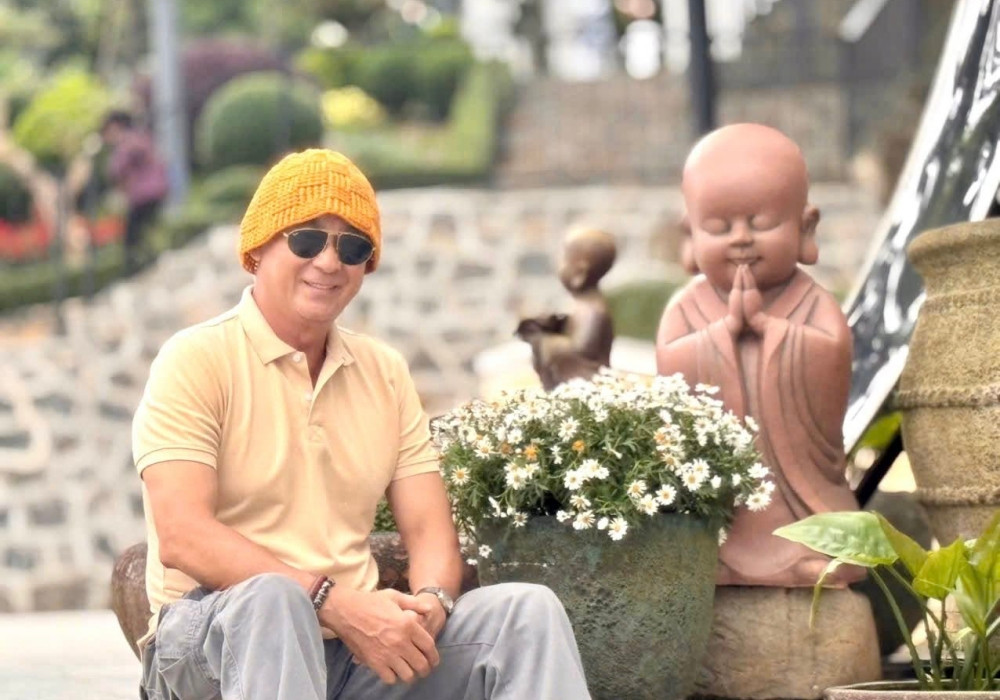 'Lão phật gia' Tùng Yuki: Vệ sĩ kề cận Mỹ Tâm, làm chủ công ty 2.500 nhân viên