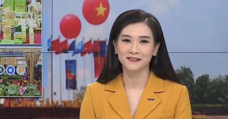 Chân dung BTV Khánh Trang vừa trở lại bản tin Thời sự 19h VTV