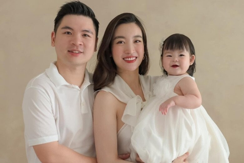 Hoa hậu Đỗ Mỹ Linh khoe mâm cơm gia đình giản dị và lộ diện với bụng bầu